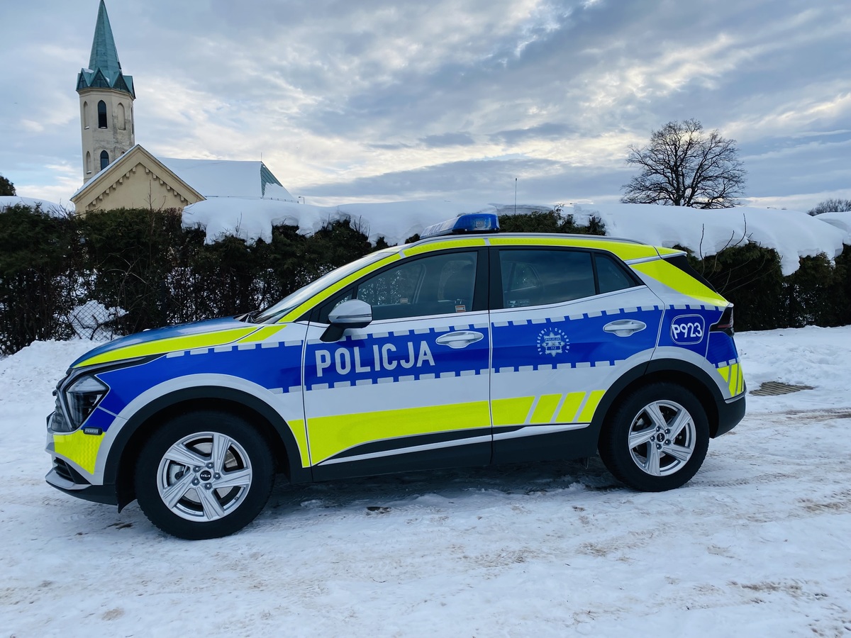Nowy oznakowany radiowóz dla policjantów z Komisariatu Policji w Jasienicy - Wiadomości ...